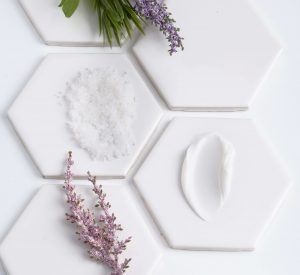 8 Tips to Remember When Using a Salt Scrub | Venofye