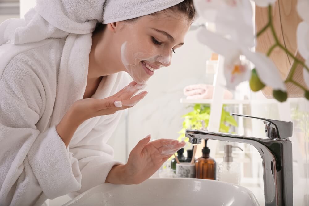 How Does Double Cleansing Benefit Your Skin? | Venofye